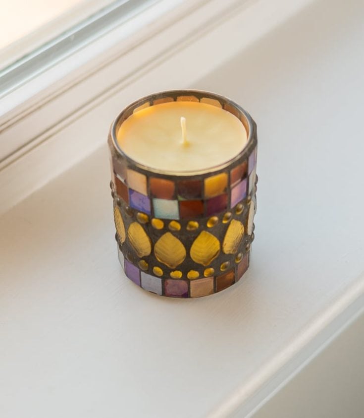 How to put a wick in a candle using no special candle-making tools