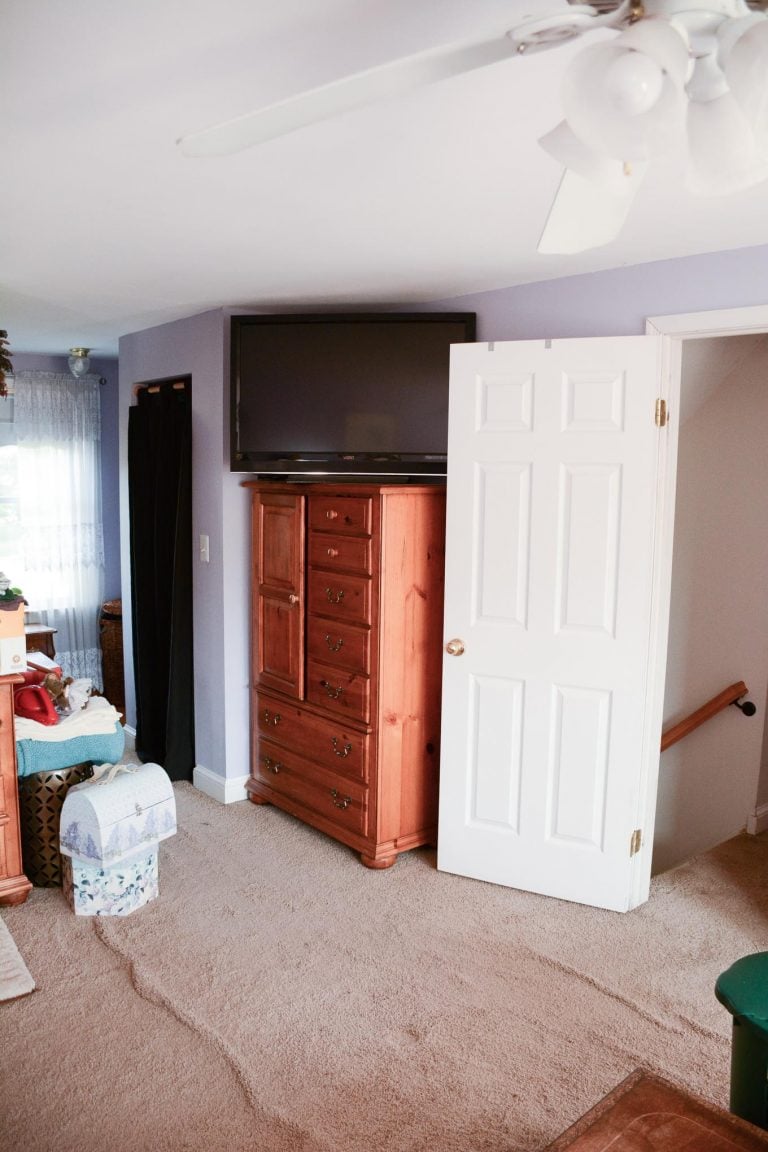 Fresh & easy updated room with Sherwin-Williams Basalt Powder