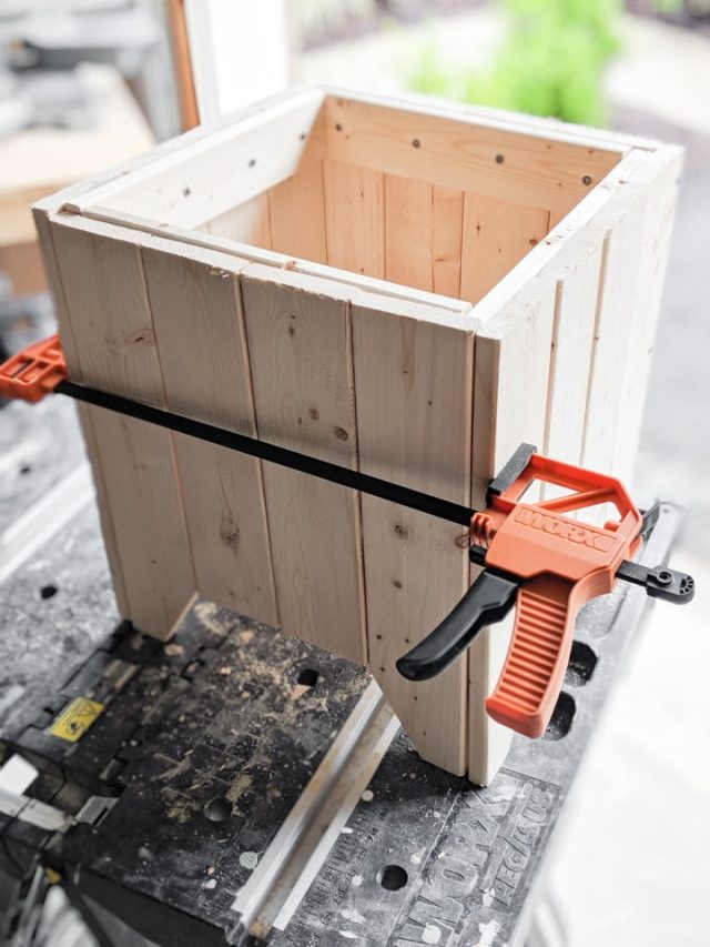 Wooden Porch Planter Box DIY for Under $20 Total: DIY Porch PLanter
