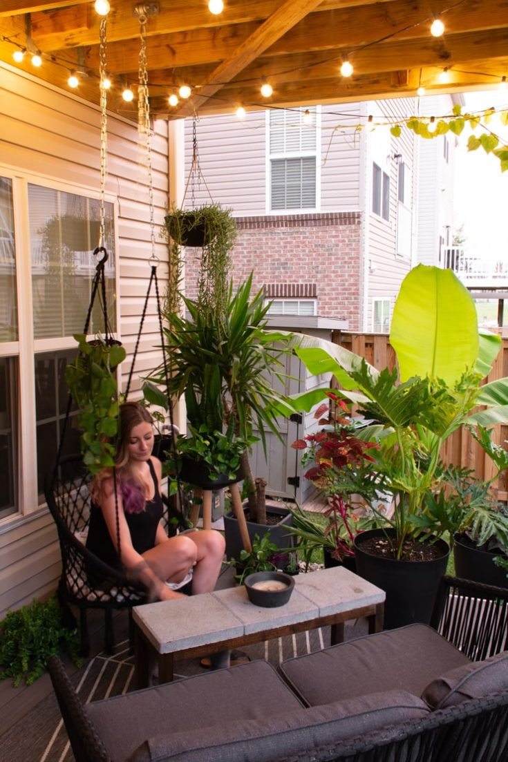 Have a townhouse? You must see this gorgeous small backyard!