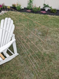 How I made a DIY wire trellis to hang on our vinyl fence