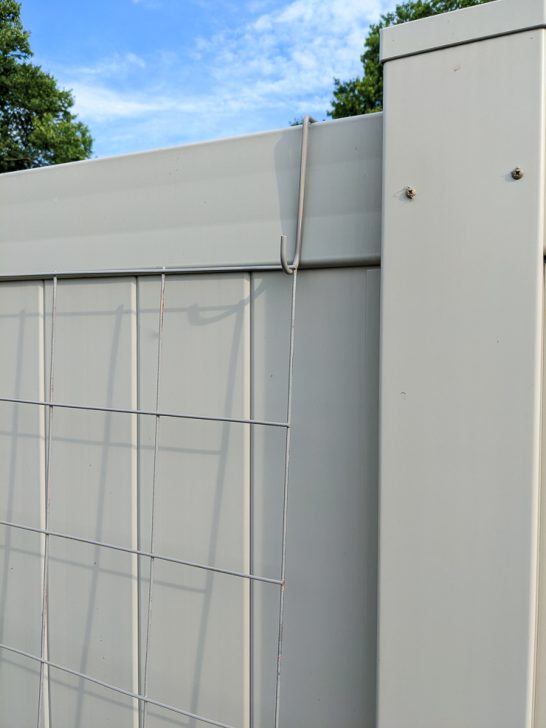How I made a DIY wire trellis to hang on our vinyl fence