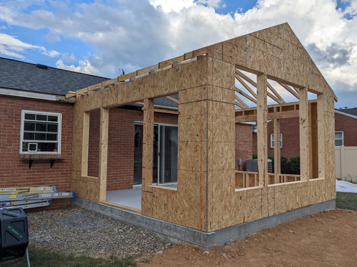 Welcome to my ranch-style home sunroom tour!