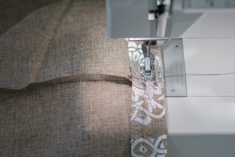 How to sew a sewing machine cover to protect hide your machine!